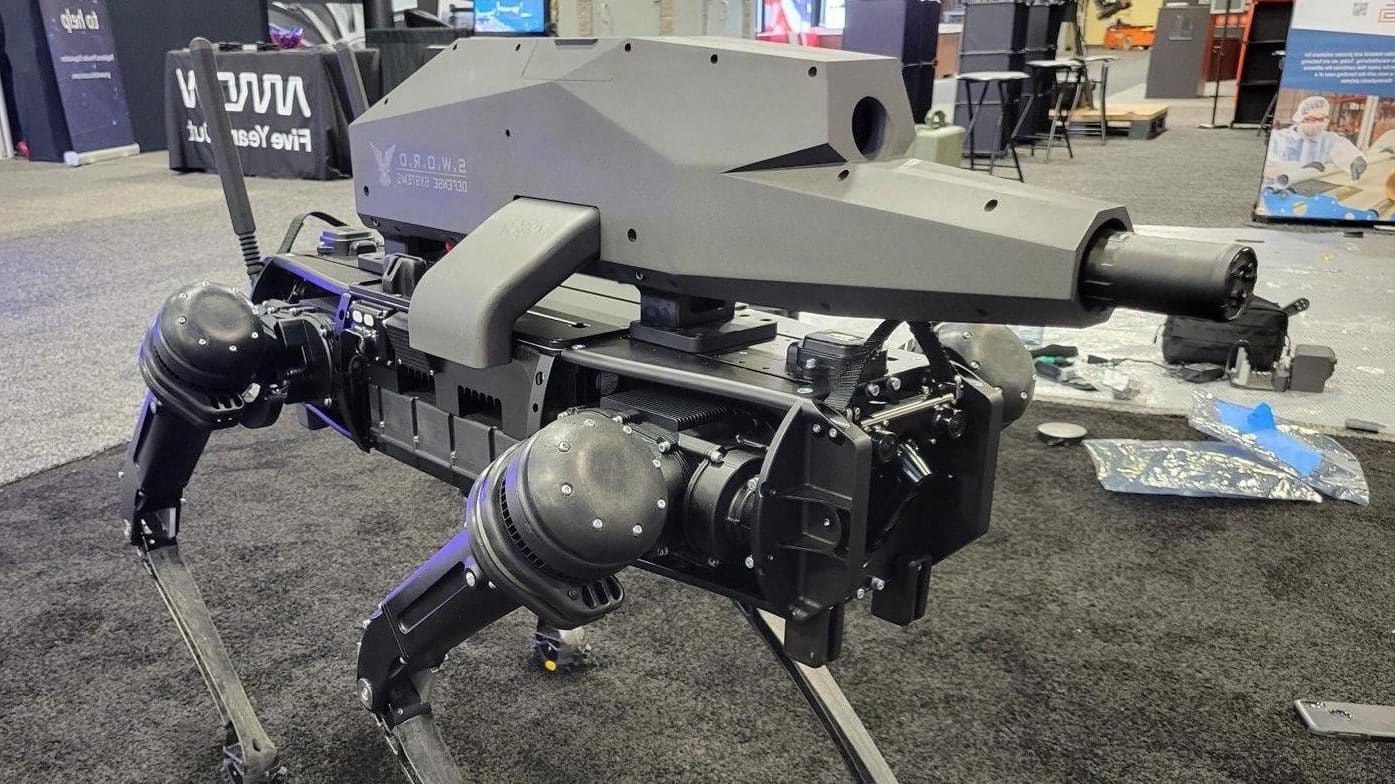 Le premier chien-robot armé d'un fusil d'assaut offre un aperçu du futur