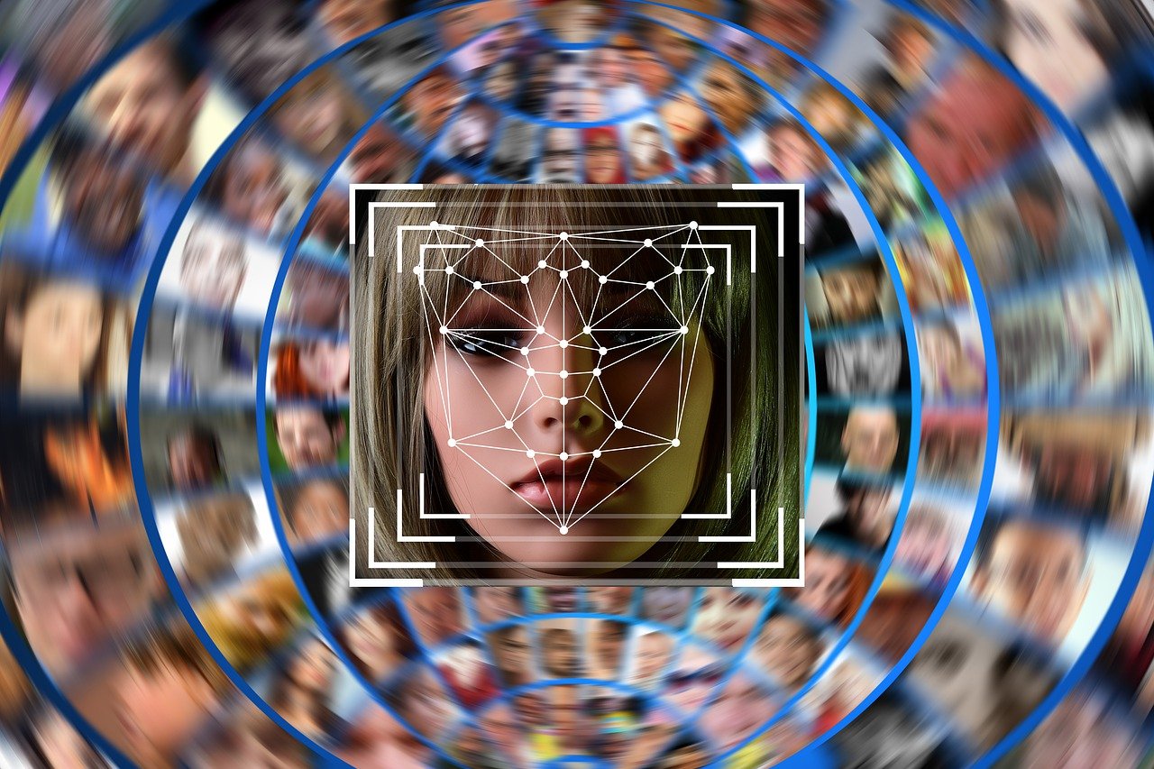 Clearview AI : l'Ukraine adopte la reconnaissance faciale controversée ...